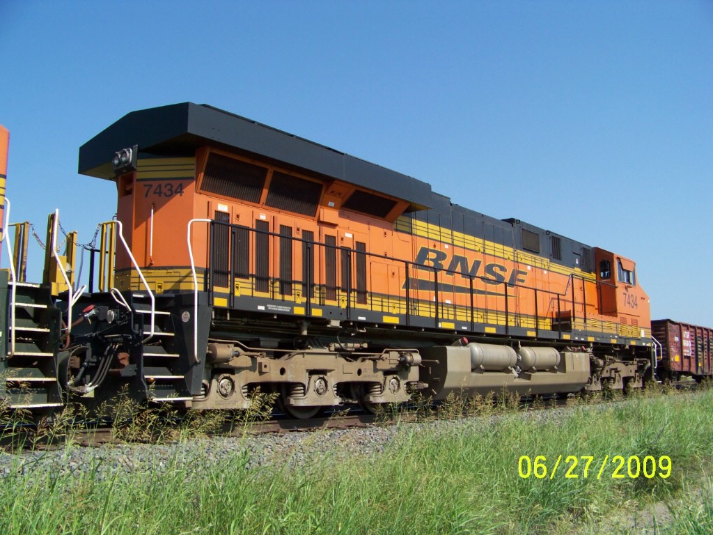BNSF ES44DC 7434